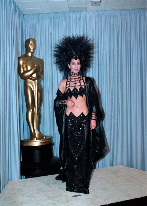 Looks icônicos do Oscar ao longo das décadas STEAL THE LOOK