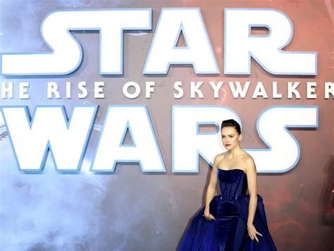 Disney Cuts Lesbian Kiss From Star Wars In Singapore Canoe