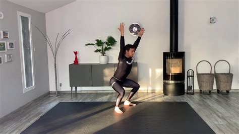 G Moove Exercice Squat bras tendus au dessus de la tête overhead