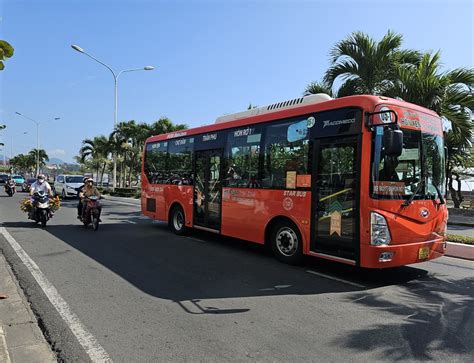 Xe buýt tuyến Nha Trang Cam Ranh vẫn hoạt động trong Tết Báo Khánh