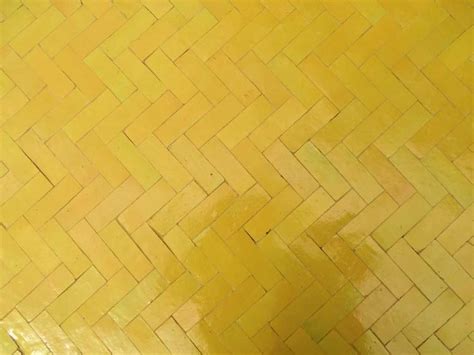 Table En Zellige Jaune Un Mariage Parfait Entre Tradition Et