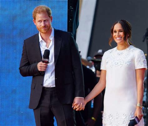 Meghan Markle And Prince Harry Ditched Private Jets To Fly Commercial
