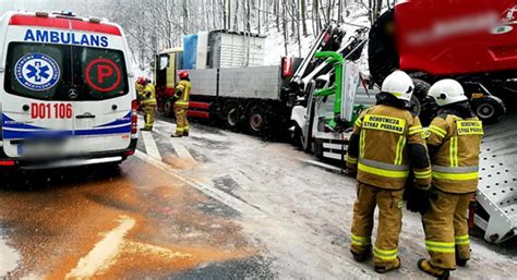 Fatalne warunki na drogach Dwie kolizje i śmiertelny wypadek w ciągu