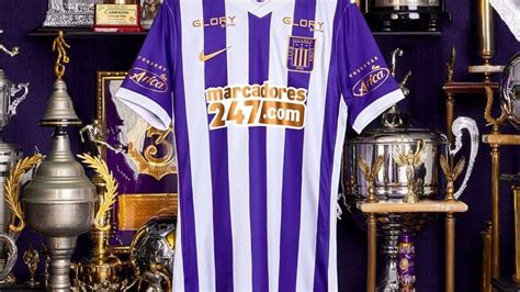 Alianza Lima presentó a su tradicional camiseta en honor al Señor de