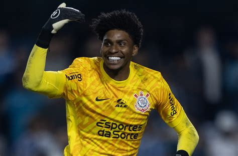 Hugo Souza Encanta E Corinthians Quer Comprar Goleiro Do Flamengo