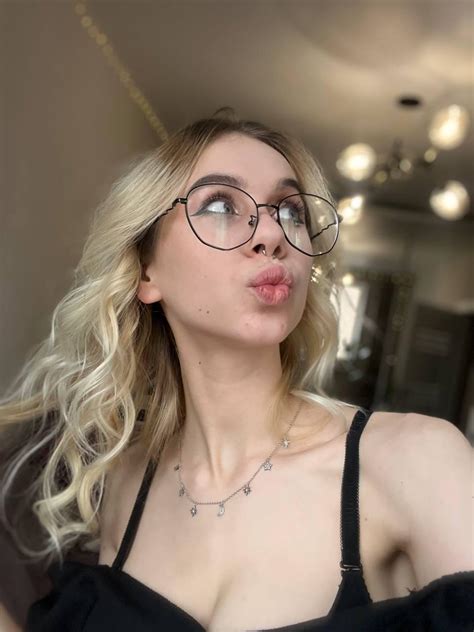 Do Glasses Suit Blondes Rsfwgirlsinglasses