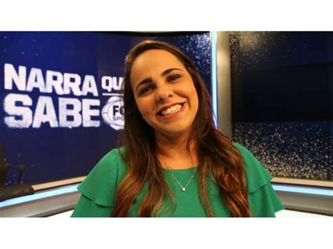 Jornalista faz história e se torna a 1ª mulher a narrar um jogo de Copa