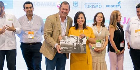 Conectan Jalisco y Colombia con ruta aérea Guadalajara Bogotá