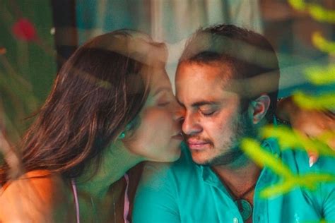 Grávida de quatro meses esposa de Thammy Miranda mostra barriguinha