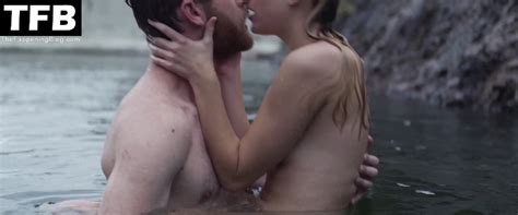 Maika Monroe Nude Sexy Bokeh Pics The Sex Scene