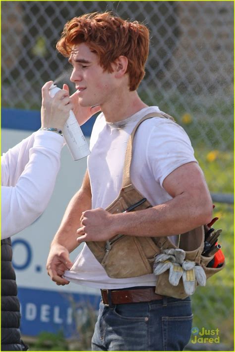KJ Apa Goes Shirtless On Riverdale Set See The Pics Photo 949846