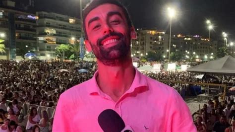 Repórter de TV é agredido e tem equipamento danificado em