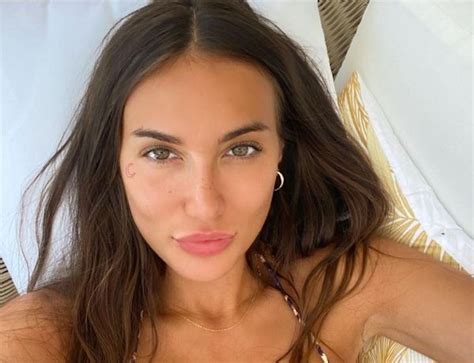 Luna Skye Toujours En Couple Avec Paga Malgré Sa Tromperie Elle Officialise Leur Relation
