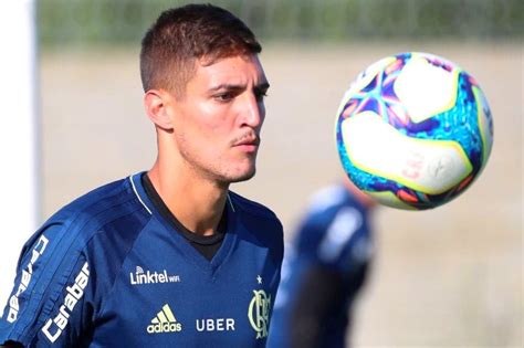 Em Enquete Torcedores Do Fla Escolhem O Goleiro Thiago Para Ser O