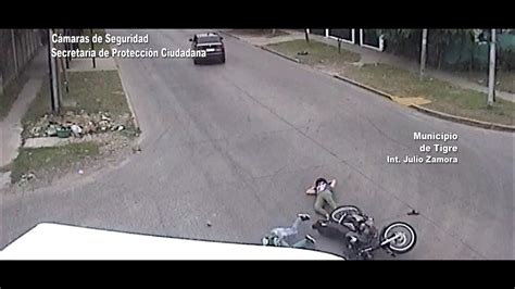 Video choque entre una moto y un auto en Tigre dejó dos heridos Que