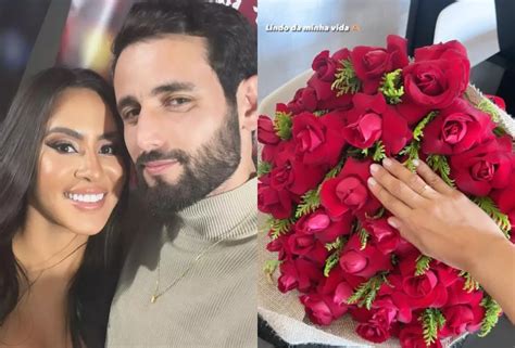 Ex BBB Isabelle Nogueira Ganha Flores E Anel De Matteus Amaral E Se