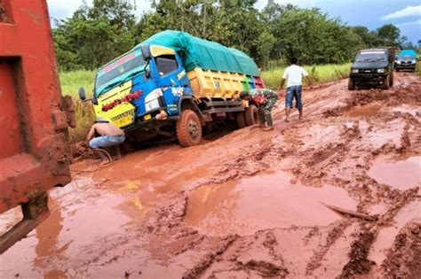 Sejumlah Titik Jalan Trans Papua Di Jagebob Rusak Berat Cenderawasih Pos