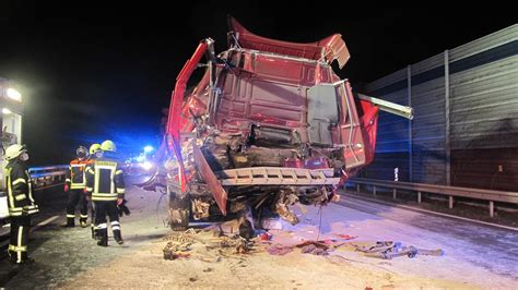 Erneuter Lkw Unfall Auf A1 Drei Menschen Verletzt NDR De