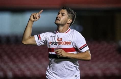 O Pato voltou Após novela atacante é anunciado pelo São Paulo