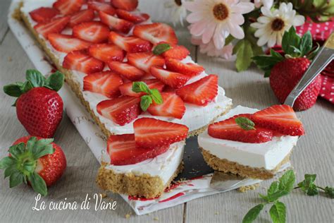 TORTA FREDDA Allo YOGURT E FRAGOLE Senza Cottura E Senza Panna