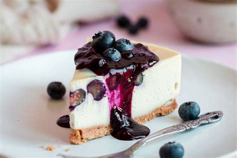 Receta tarta de queso de chocolate blanco con arándanos