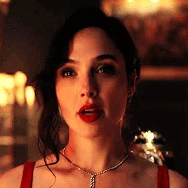 Galvarsano Gal Gadot As Sarah Black Red Notice Reblog Red Notice Gal