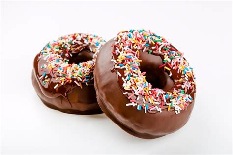 Donas De Chocolate Divertidas Cubiertas Con Muchas Chispas De Colores