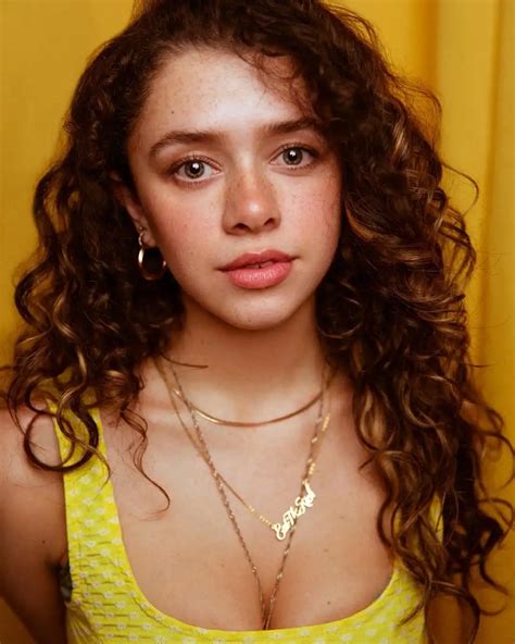 Isis Hainsworth Biography Height Life Story Super Stars Bio