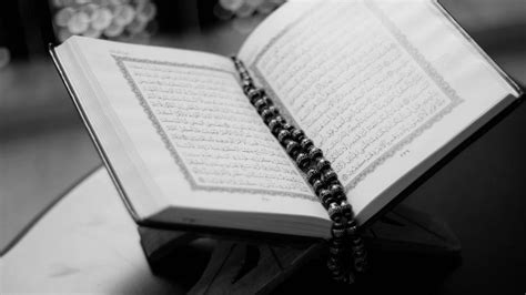 4 Keutamaan Surat Al Qadr Lengkap Dengan Bacaan Dan Artinya
