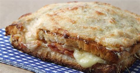 Como fazer croque monsieur o sanduíche francês de queijo e presunto