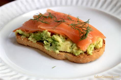 Tostas de salmón ahumado SaborGourmet