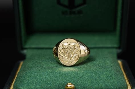 Hand Engraved Oval Signet Ring K18YG TMWメジャー針と糸AM KUBUS