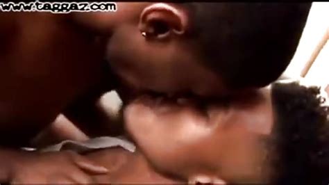 Des noirs sexy font une baise passionnée Mondegay
