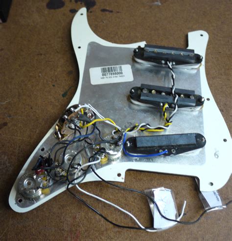 Pre Wired Strat Pickguard Tex Mex SSS Fender Audiofanzine