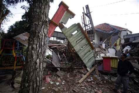 Update BMKG Tercatat 161 Kali Gempa Susulan Terjadi Di Cianjur Riau24