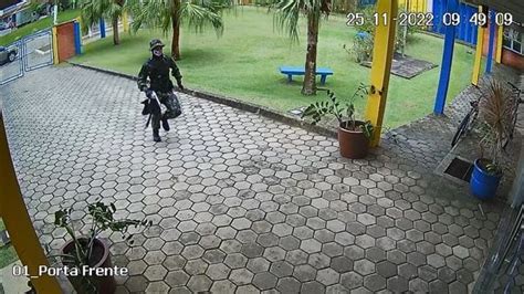 Quem é o atirador De quem são as armas O que se sabe sobre o ataque