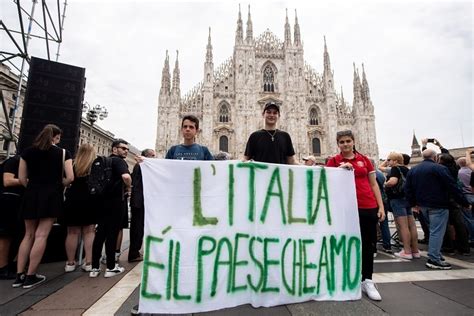 Silvio Berlusconi funerali di Stato oggi a Milano Orbàn gli ex