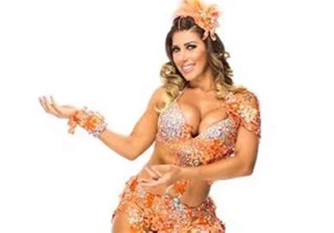 Nada de mudança Tati Minerato faz ensaio ousado de carnaval