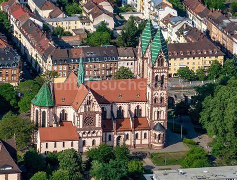 Freiburg im Breisgau von oben Kirchengebäude Herz Jesu in Freiburg im