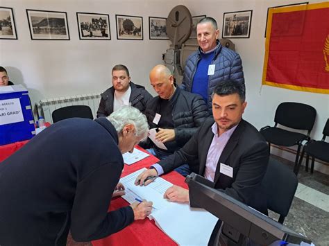 Novosti rs Galerija PREDSEDNIČKI IZBORI U CRNOJ GORI Zatvorena