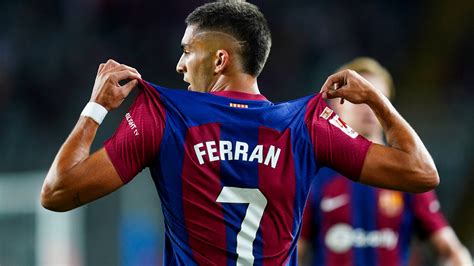 FC Barcelone Ferran Torres a marqué sur coup franc direct une