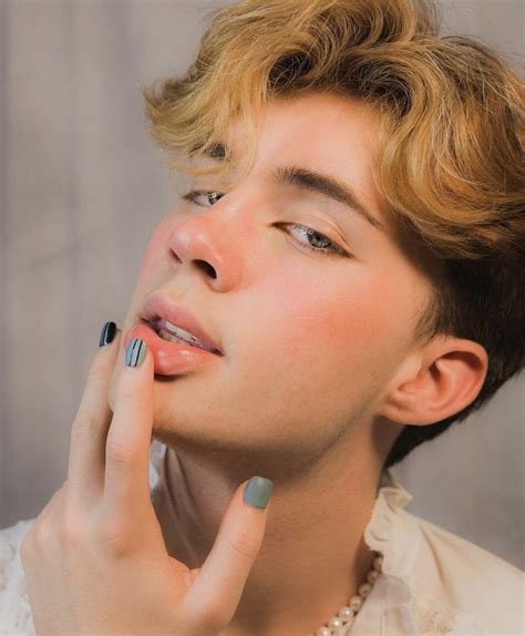 Pin by Karim Lopez on Guardado rápido Male makeup Men wearing makeup