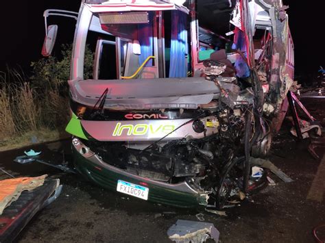Jovem morre e motorista fica gravemente ferido após colisão frontal