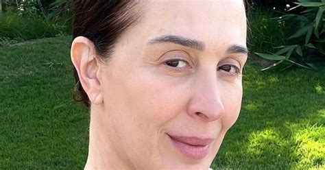 Nua Claudia Raia posa Luca nos braços e recebe chuva de elogios