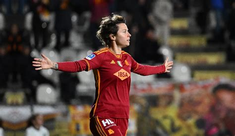Giacinti Show La Roma Femminile Travolge Il Sassuolo L Football