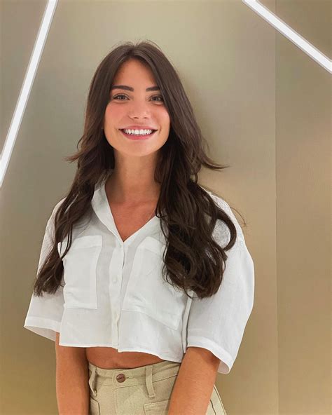 Carolina Carvalho faz mudança radical de visual e David Carreira aprova