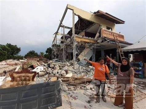Gambar Rumah Roboh Pulp