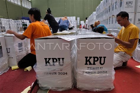 Pengemasan Logistik Pemilu 2024 Di Temanggung ANTARA Foto