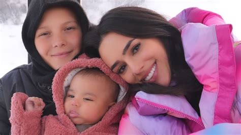 Bruna Biancardi Mostra Davi Lucca Mavie No Colo Durante Passeio Em