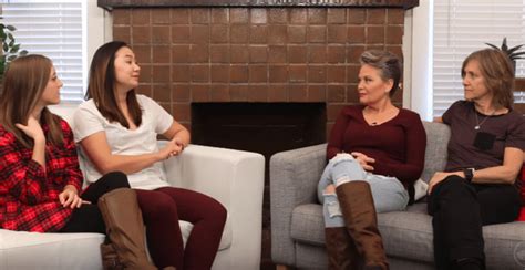 Preguntas que lesbianas jóvenes tienen para lesbianas más mayores el